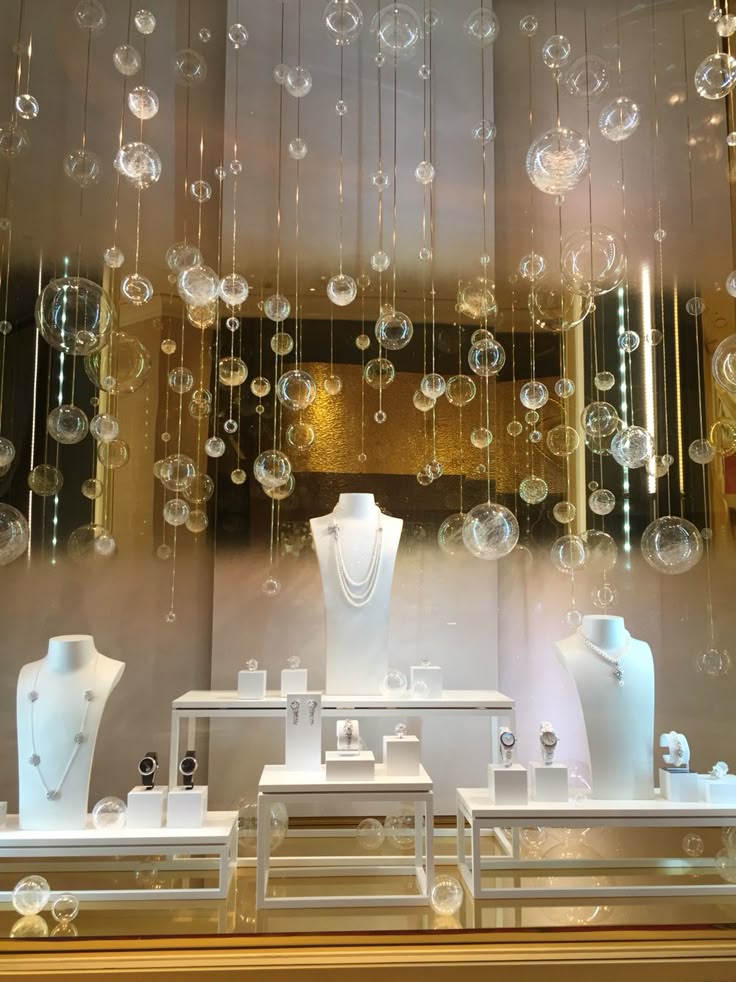 195+ Mẫu Trang Trí Window Display Thu Hút Khách Hàng Cực Đẹp