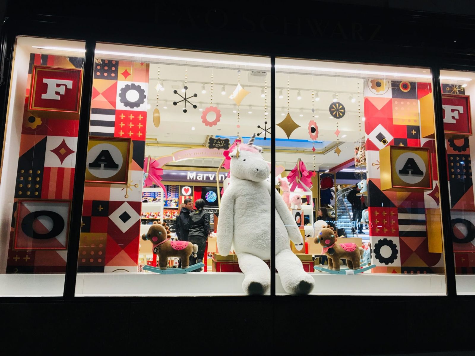195+ Mẫu Trang Trí Window Display Thu Hút Khách Hàng Cực Đẹp